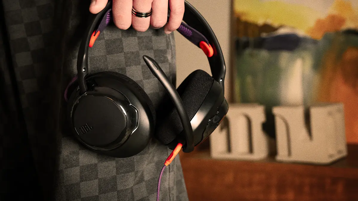 JBL lança Headset Gamer Quantum 250 com som espacial e imersão ...